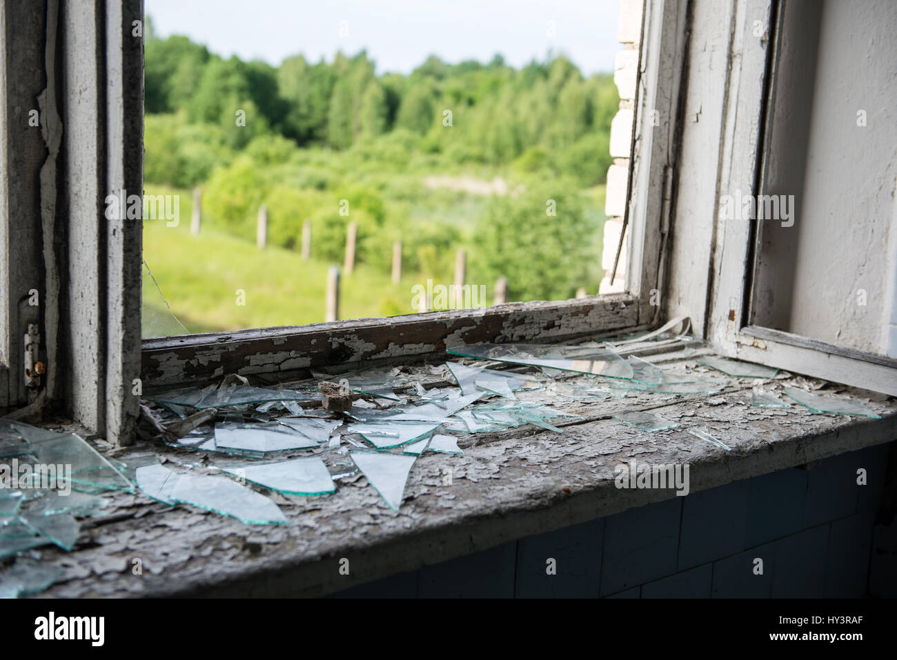 broken windows with smashed glass and dust Stock Photo - Alamy