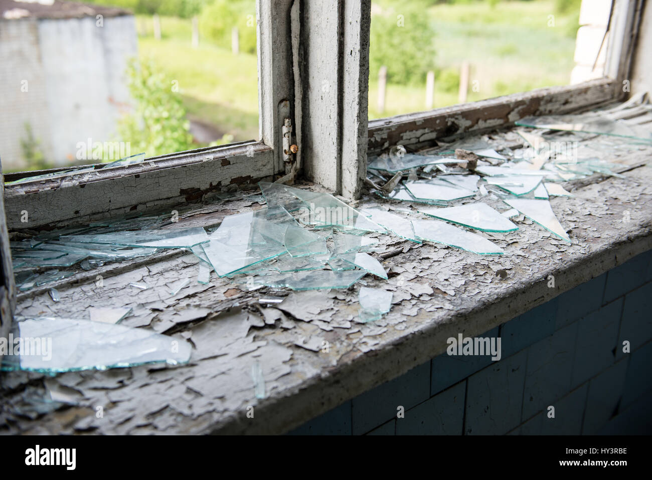 broken windows with smashed glass and dust Stock Photo - Alamy
