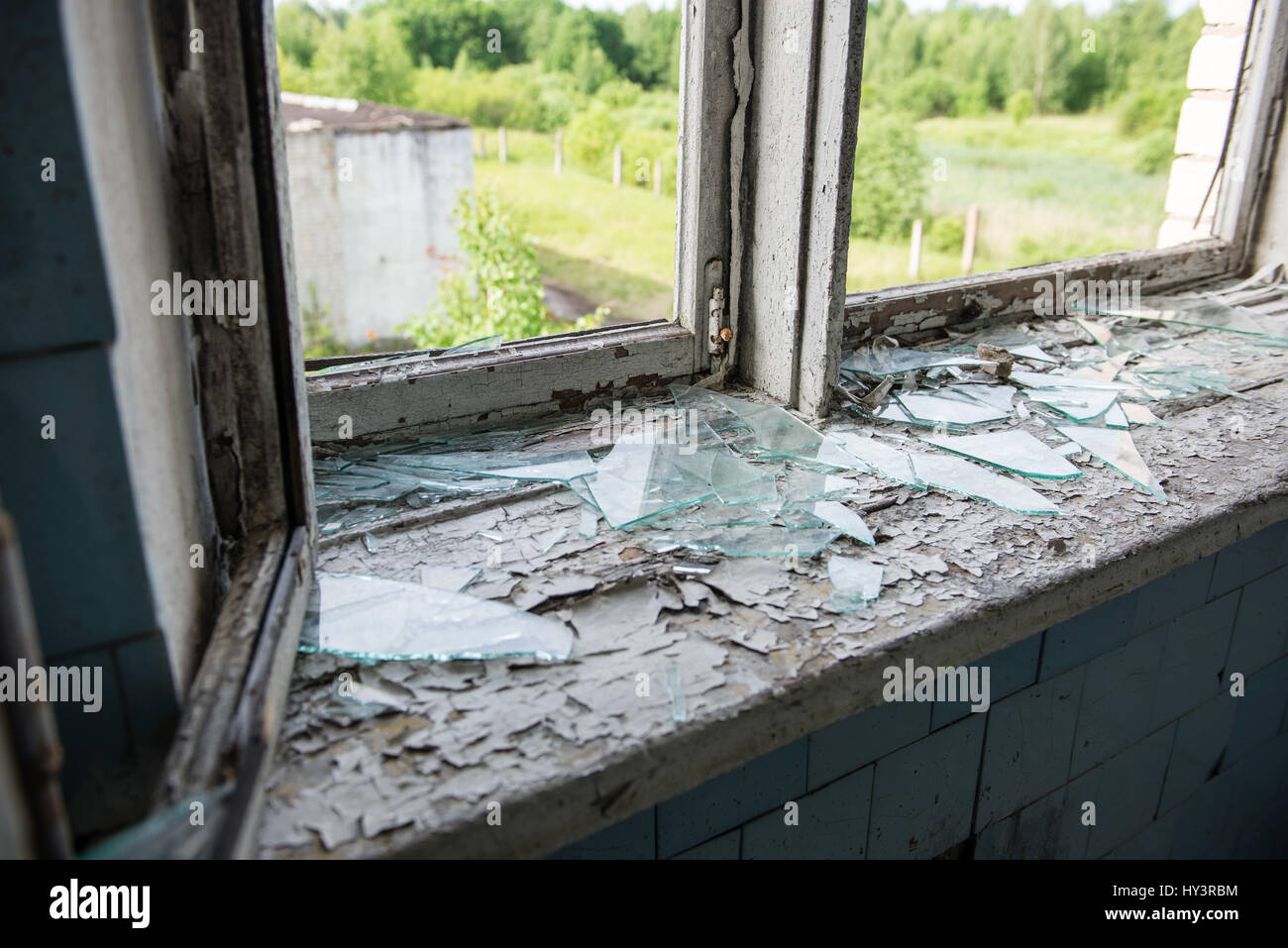broken windows with smashed glass and dust Stock Photo - Alamy