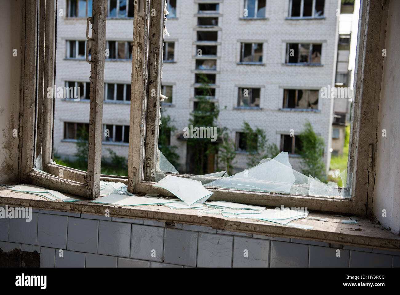 broken windows with smashed glass and dust Stock Photo - Alamy