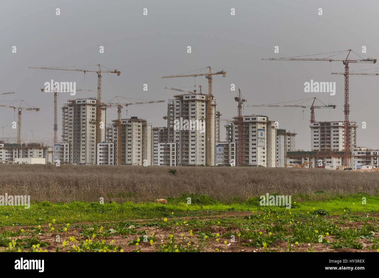 Raanana - 20 February 2017: Construction site in Israel Stock Photo - Alamy