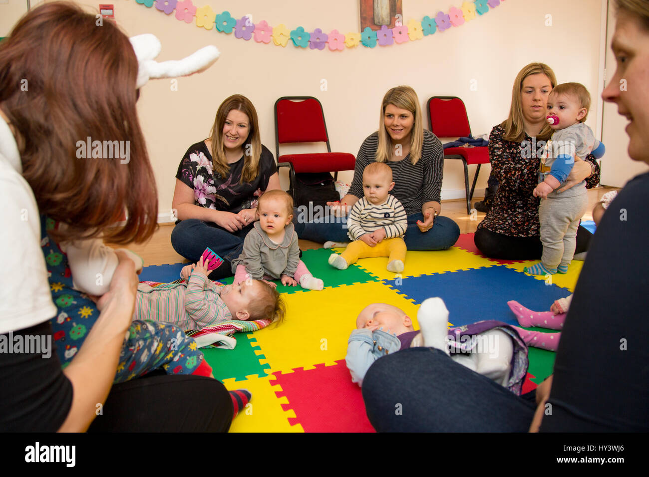 Parents and children learning baby sign language Stock Photo - Alamy