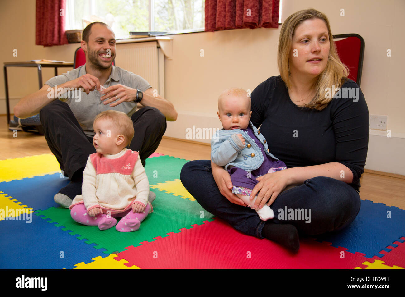Parents and children learning baby sign language Stock Photo - Alamy
