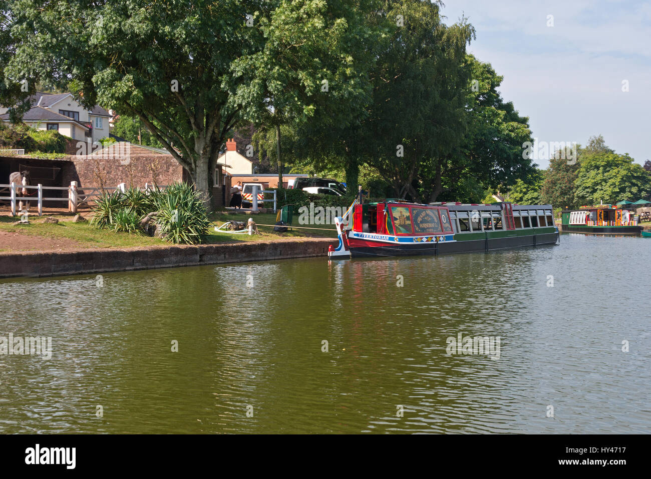 Horse drawn barge hi-res stock photography and images - Alamy