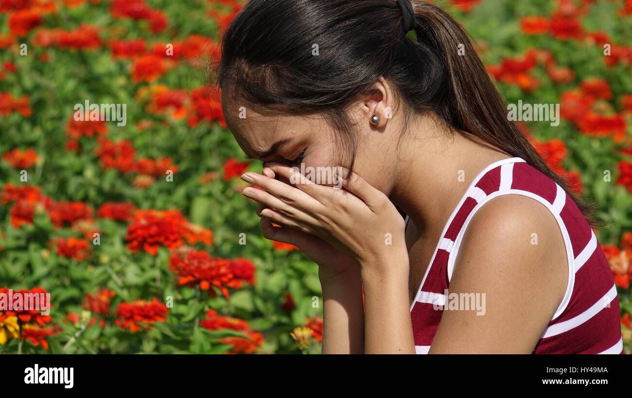 Teen girl crying hi-res stock photography and images - Alamy