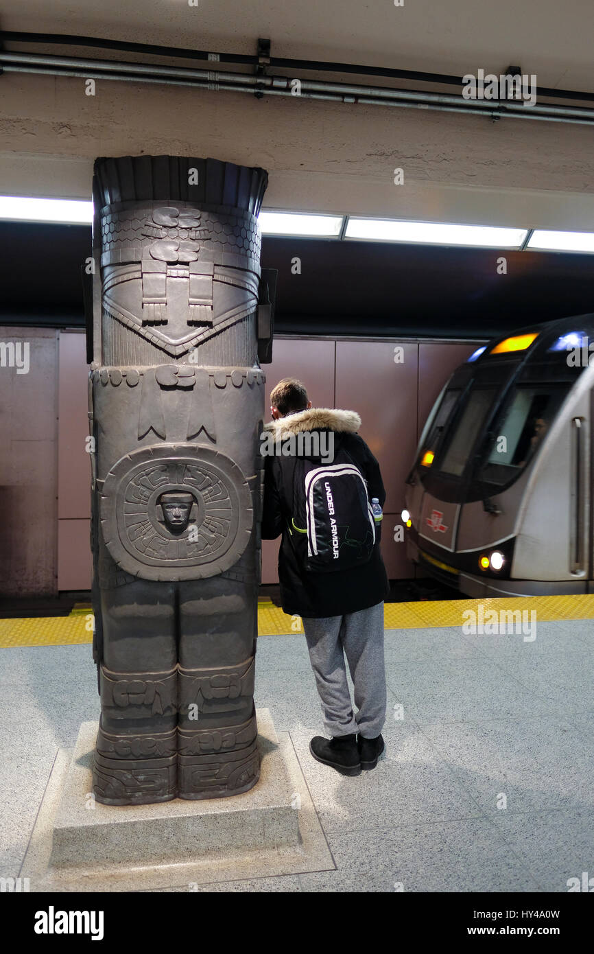 Museum subway station platform / metro station, tube station, TTC ...