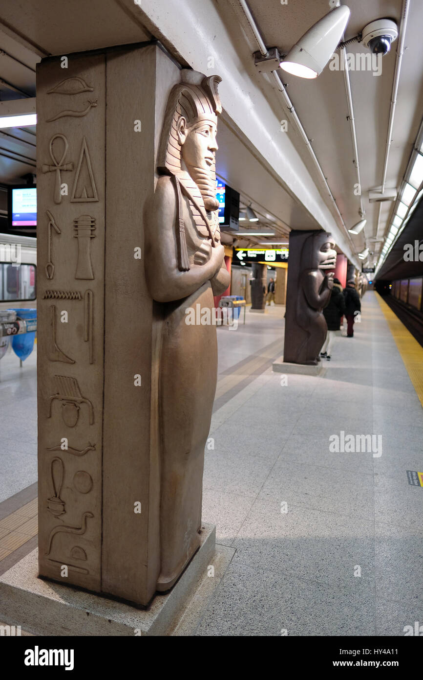 Museum subway station platform / metro station, tube station, TTC ...