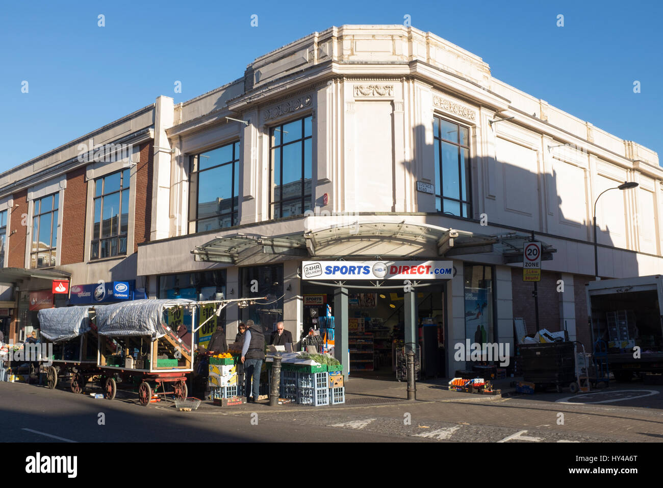 Street traders at the North End Road street market in Fulham,London ...