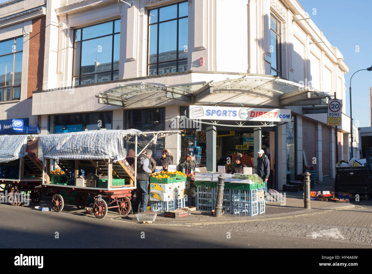 Street traders at the North End Road street market in Fulham,London ...