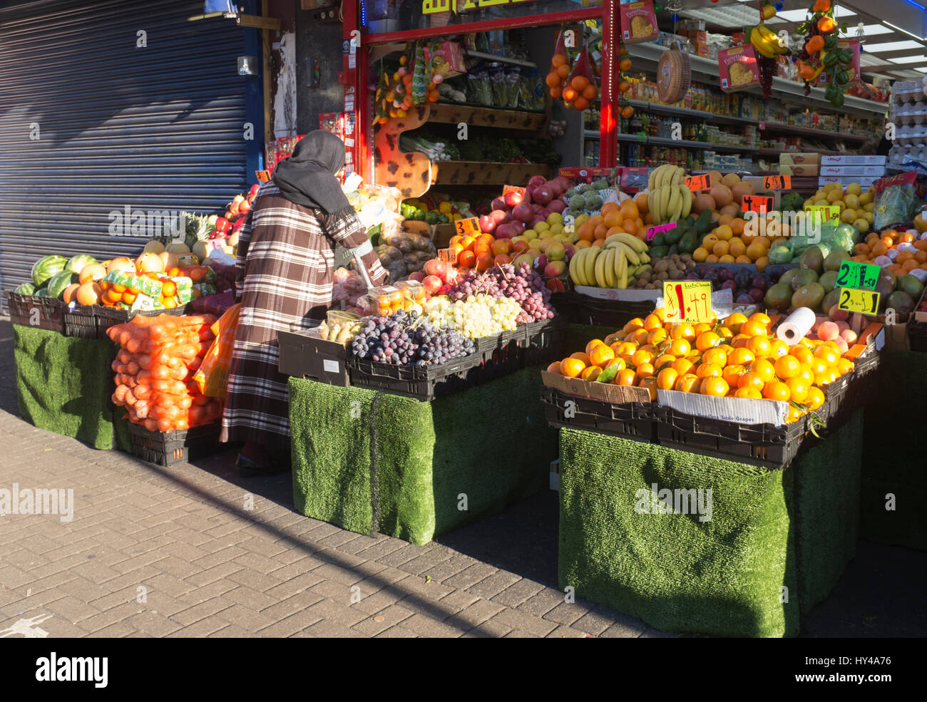 Fruit and vegetables stalls at North End Road street market in Fulham ...