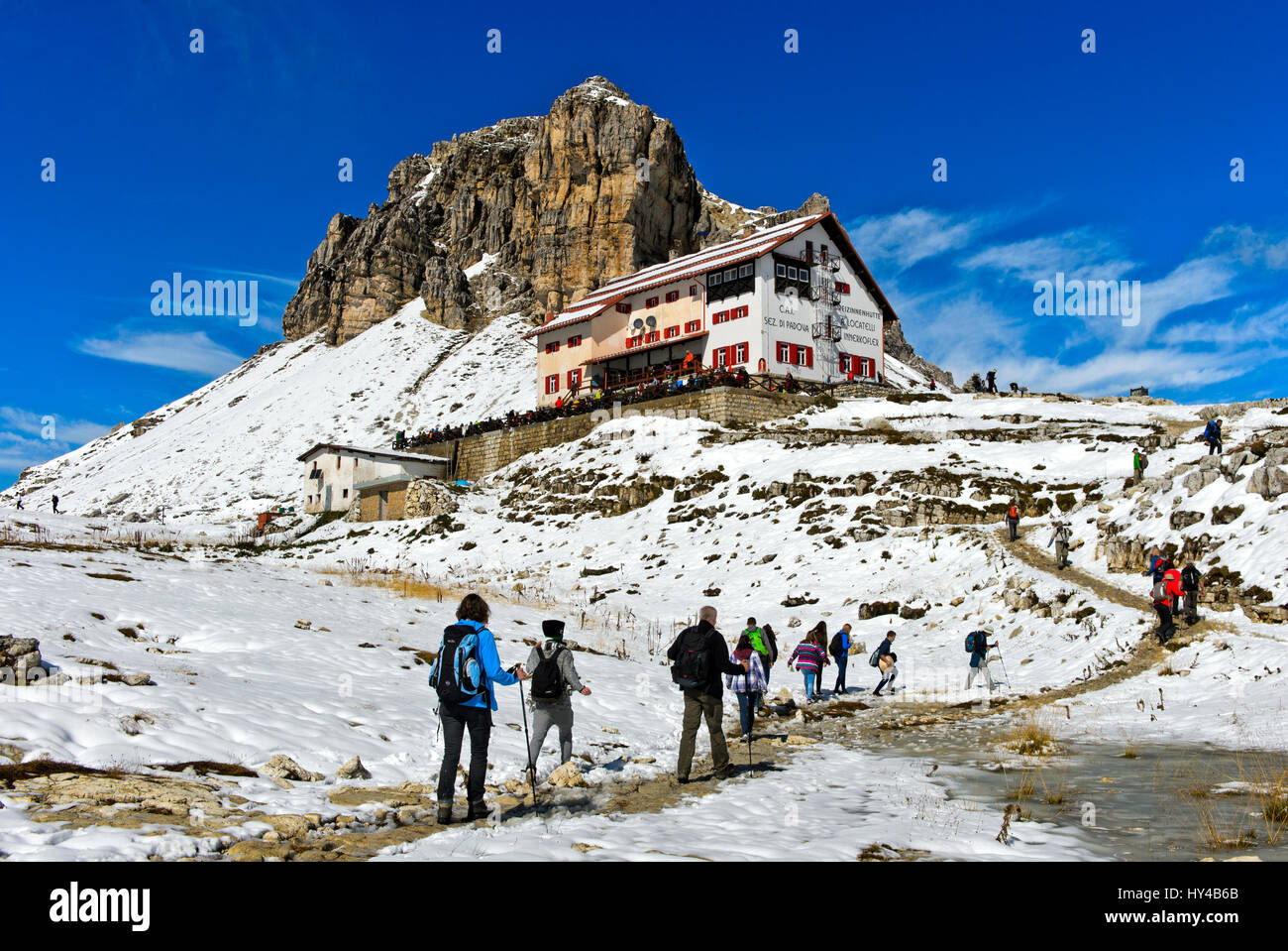 Hikers on the way to the Dreizinnenhütte, Rifugio Locatelli hut, Sesto ...