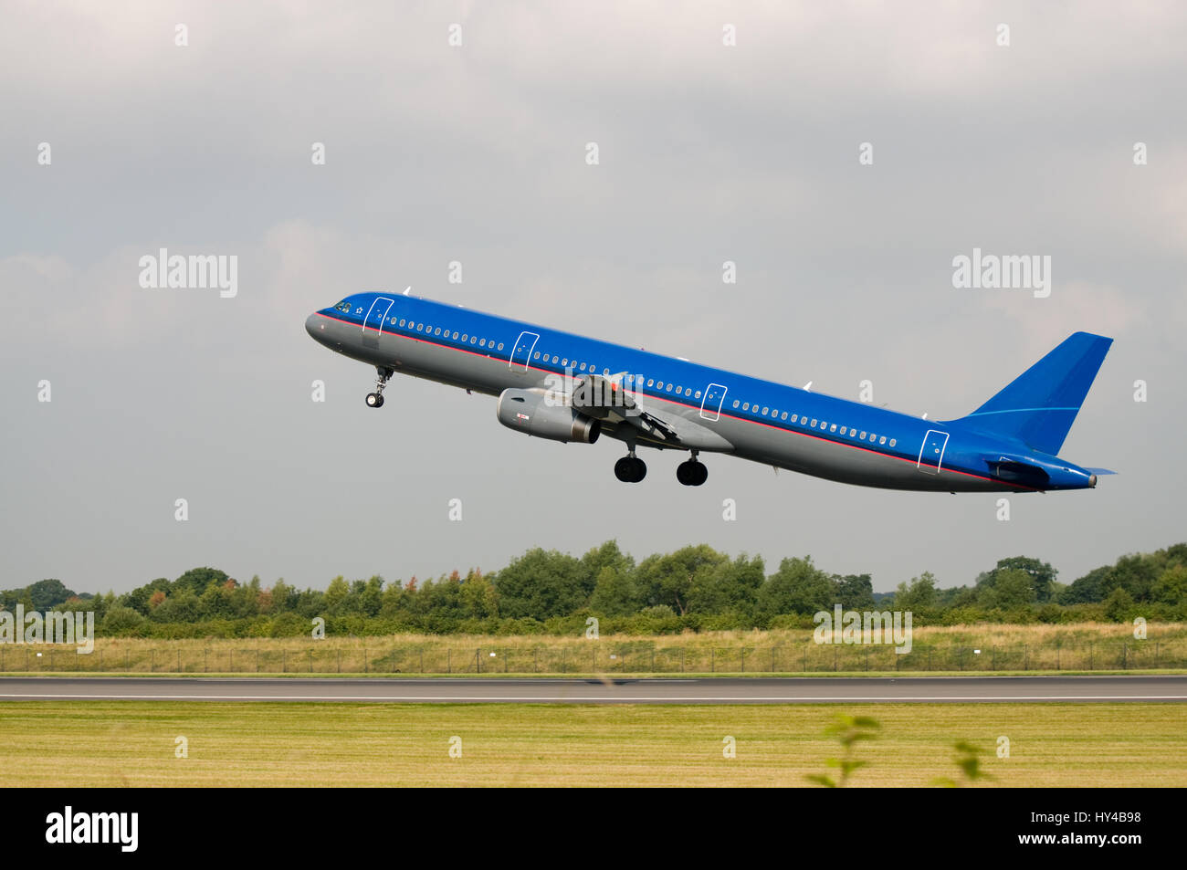 Aeroplane runway take off hi-res stock photography and images - Alamy
