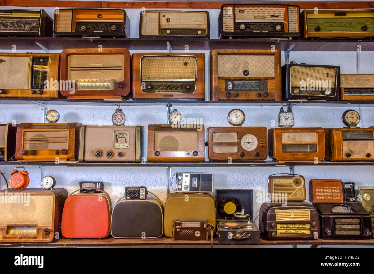 Vintage radios hi-res stock photography and images - Alamy