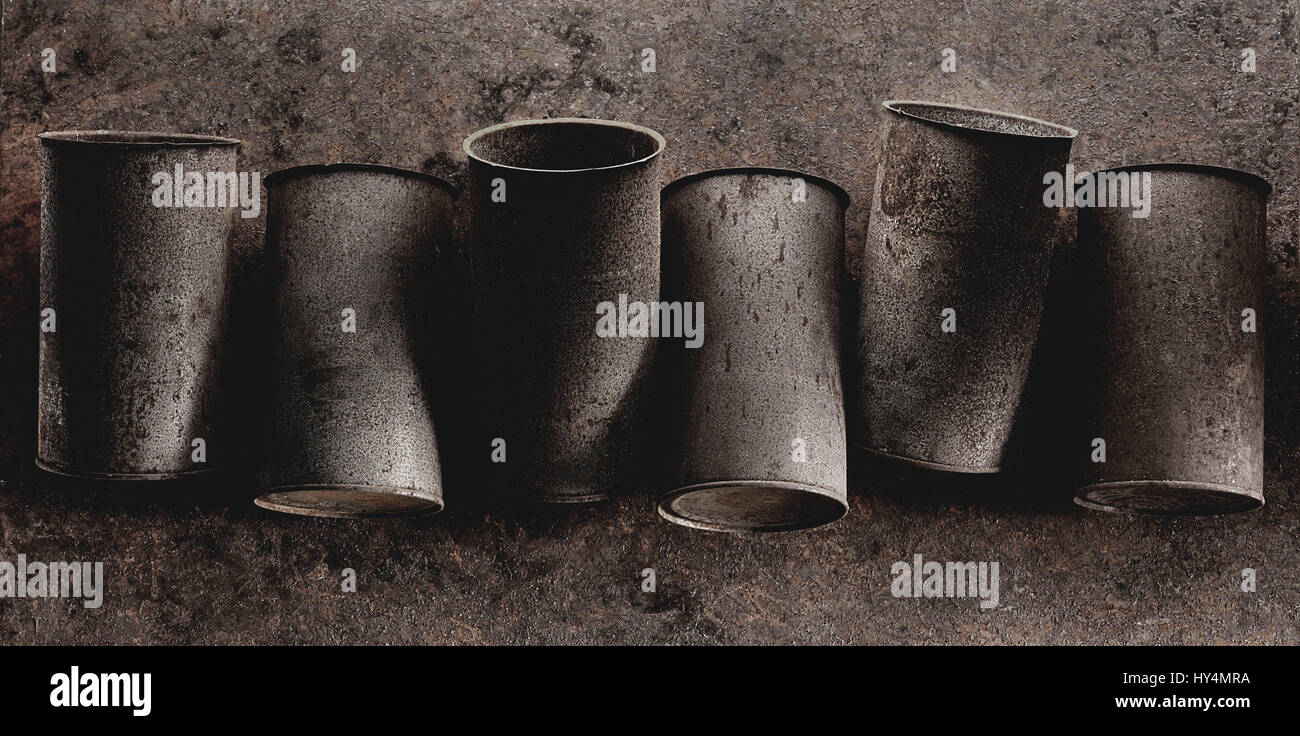 Rusty tins hi-res stock photography and images - Alamy