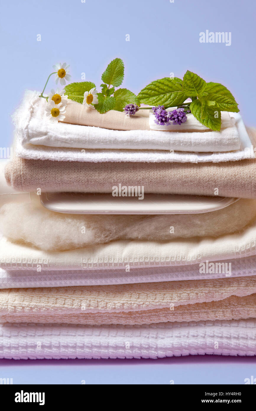 Gauze compresses hi-res stock photography and images - Alamy