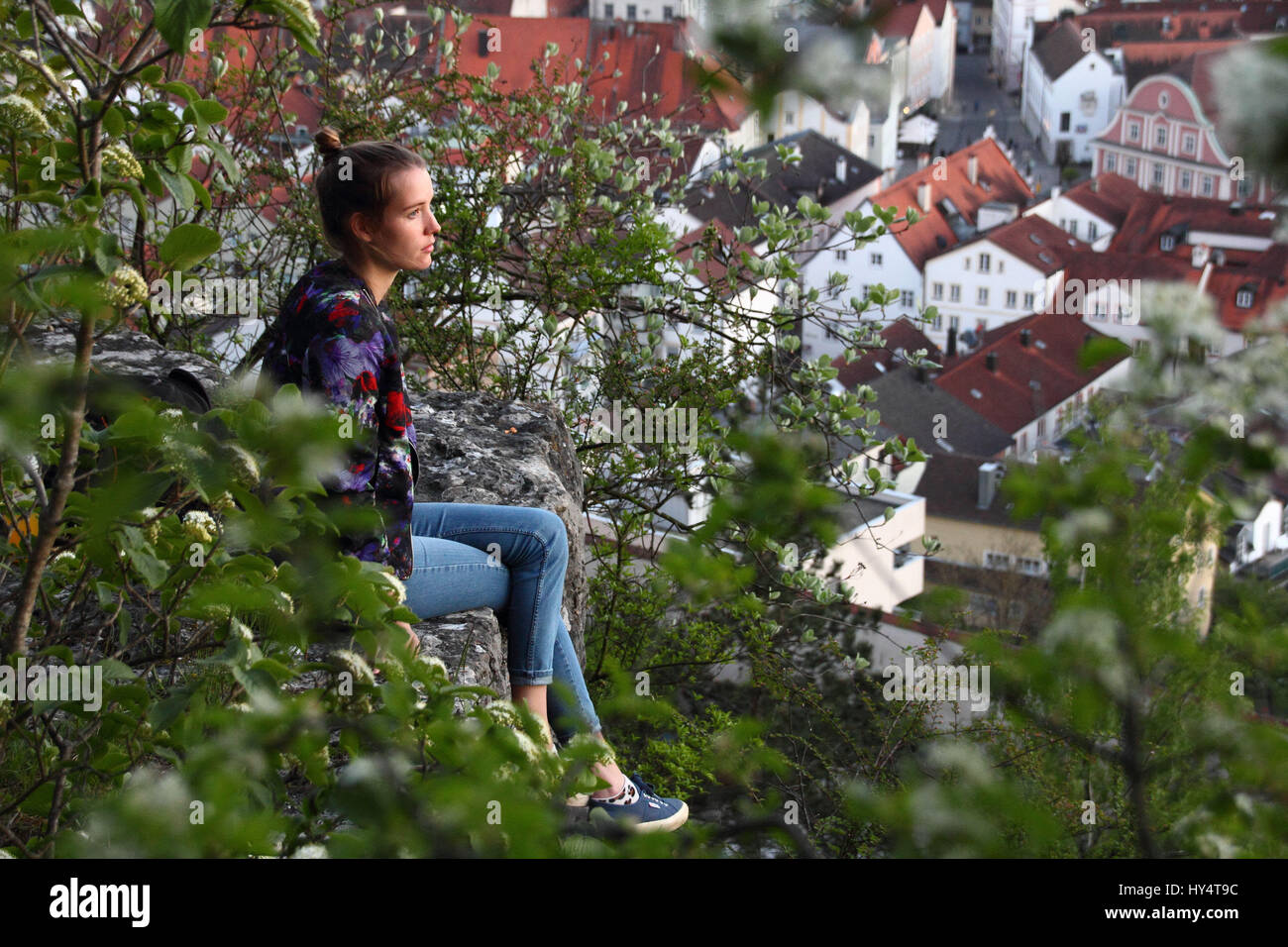 Woman sitting on ledge hi-res stock photography and images - Alamy