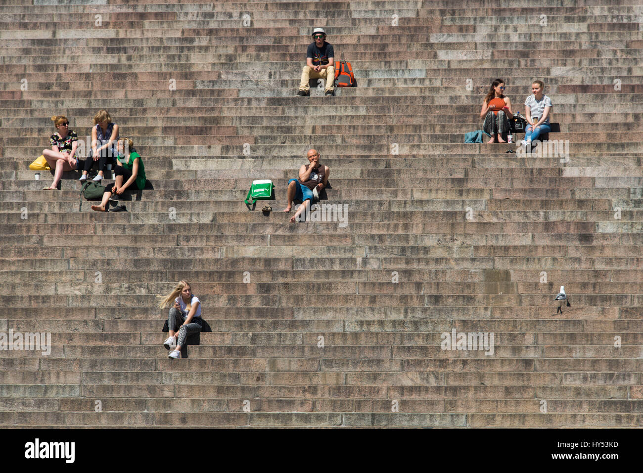 People lunch break on steps hi-res stock photography and images - Alamy