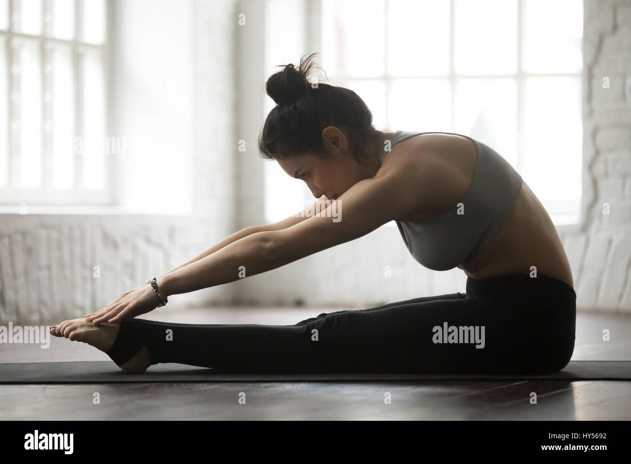 Dynamic pose hi-res stock photography and images - Alamy