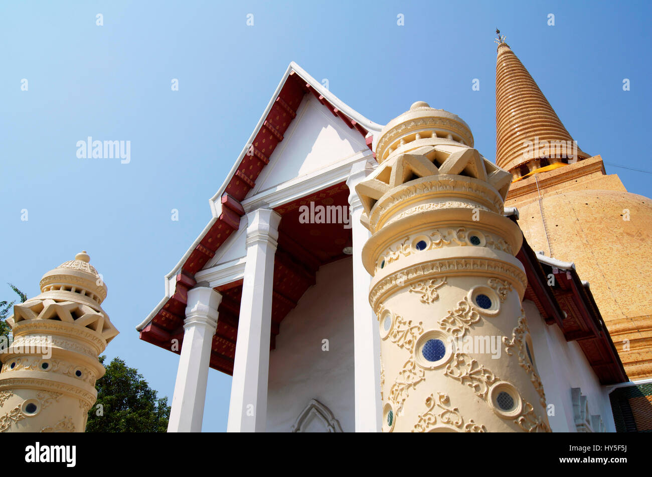 Phra Pathom Chedi Stock Photo - Alamy