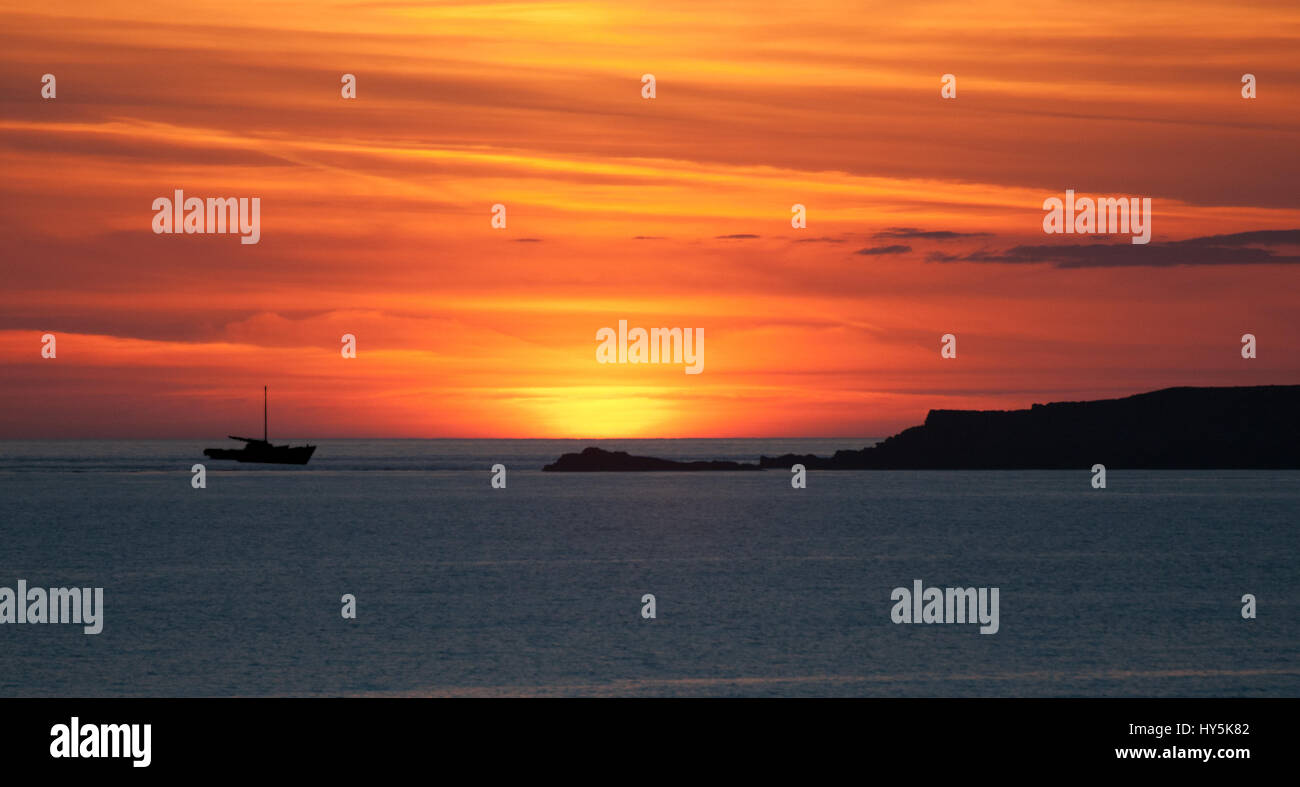 Sunset view coast boats hi-res stock photography and images - Alamy
