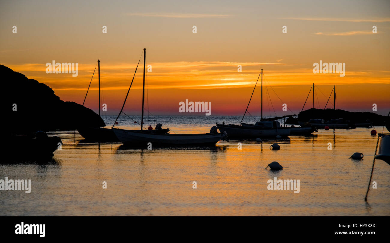 Sunset view coast boats hi-res stock photography and images - Alamy