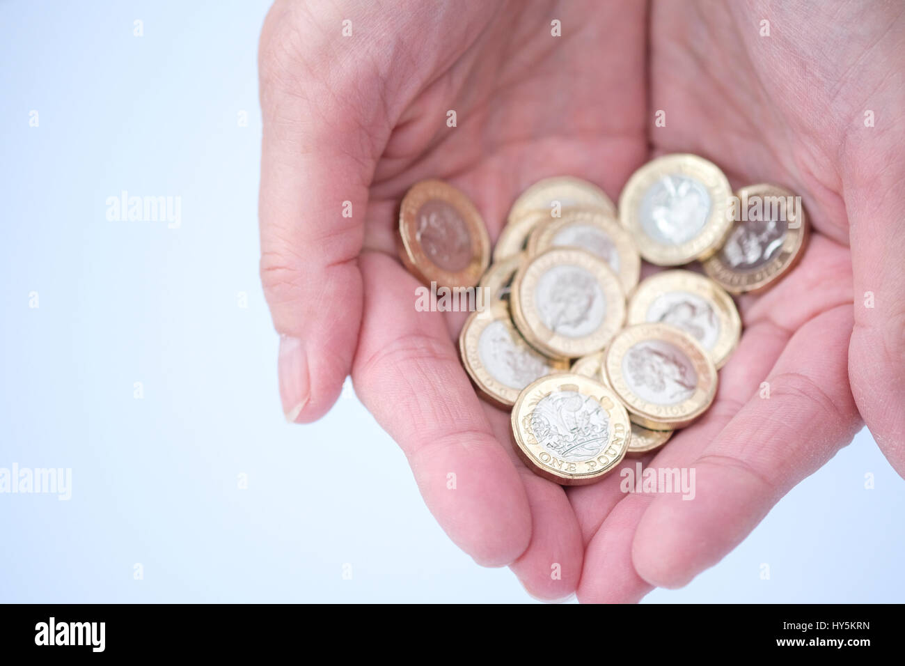 holding pound coins in palm of hand Stock Photo - Alamy