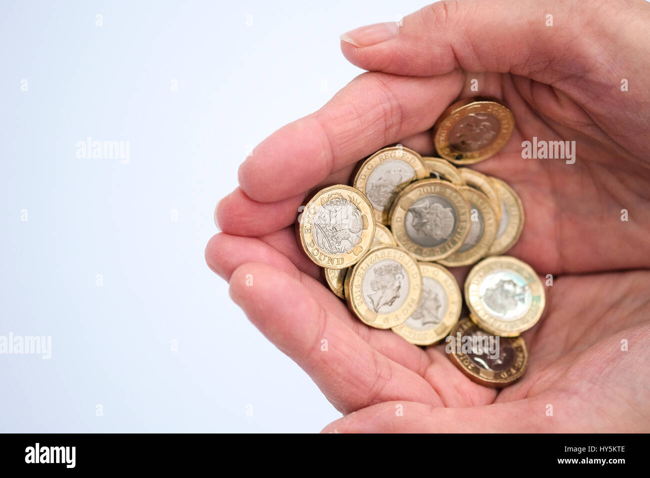 holding pound coins in palm of hand Stock Photo - Alamy