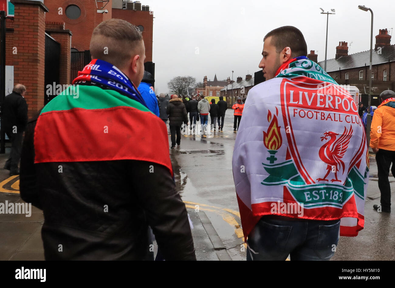 Anfield everton fans premier league hi-res stock photography and images ...