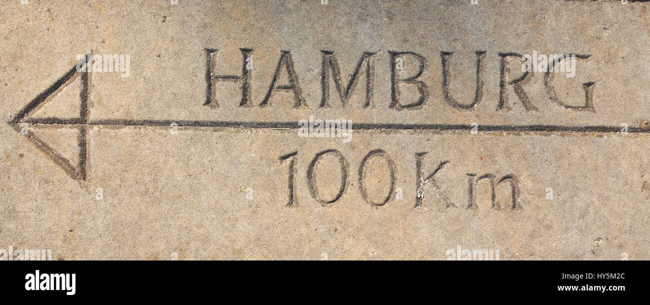 100 km sign hi-res stock photography and images - Alamy