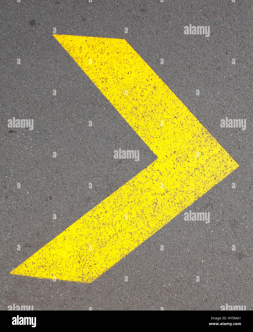 Yellow Strreet mark Yellow Arrow Stock Photo - Alamy