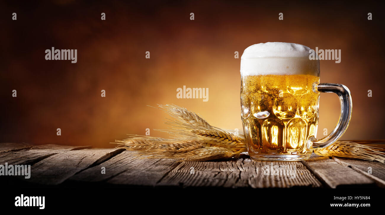 Brewery table hi-res stock photography and images - Alamy