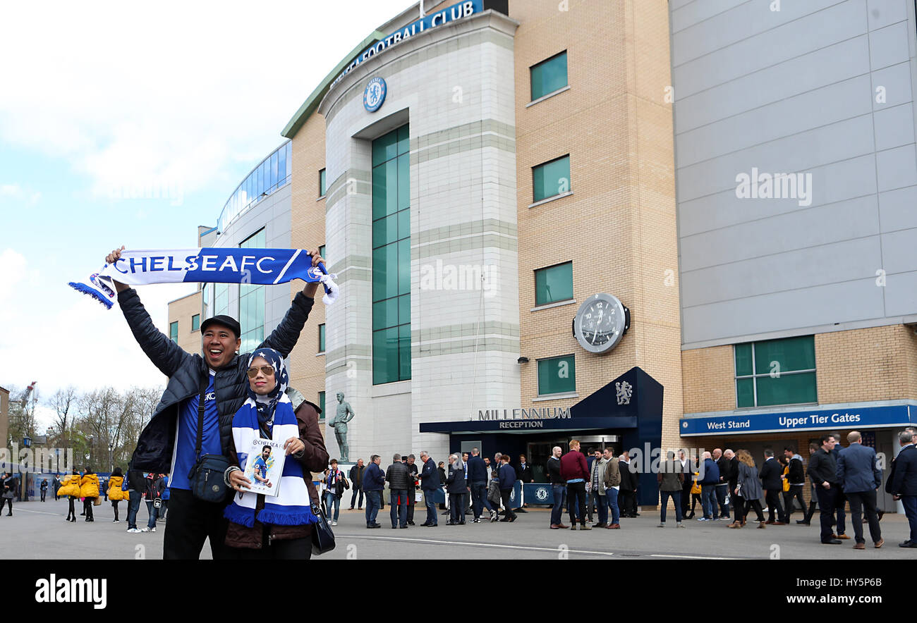 Stamford bridge fans arriving hi-res stock photography and images - Alamy