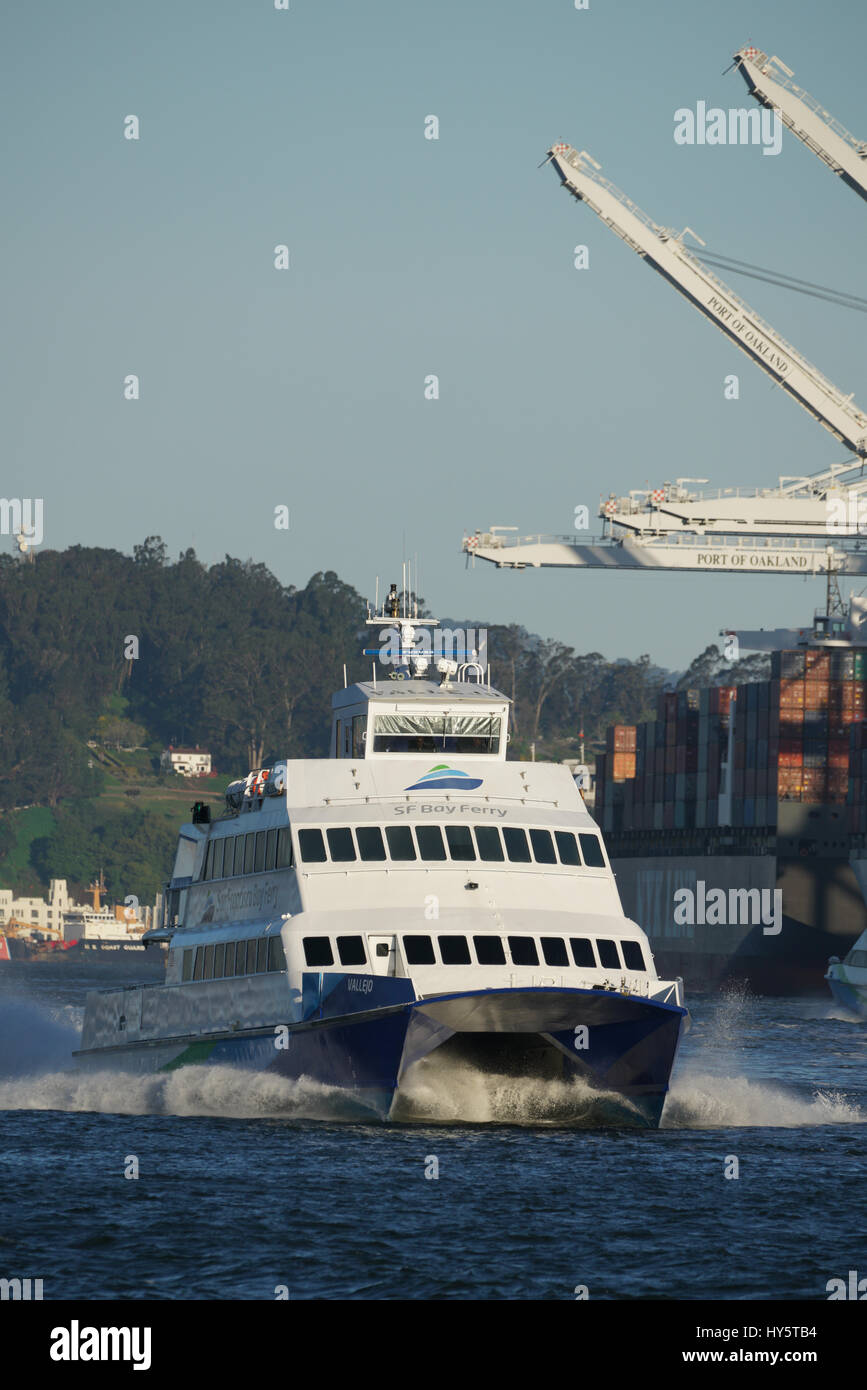 San Francisco Bay Ferry Stock Photo - Alamy