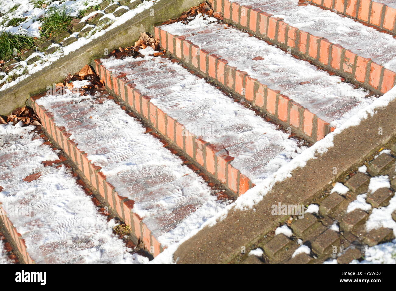 Footprint snow steps stairs hi-res stock photography and images - Alamy