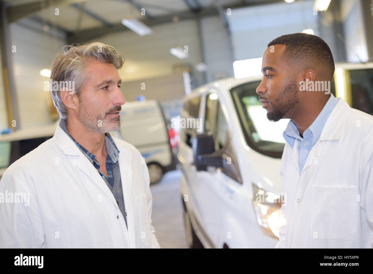 Two paramedics talking Stock Photo - Alamy