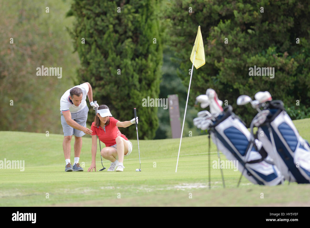 Couple playing golf Stock Photo - Alamy