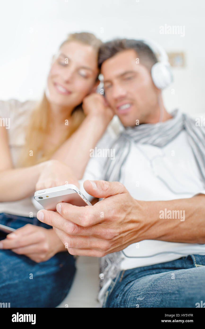 Young couple listening to MP3 music files Stock Photo - Alamy