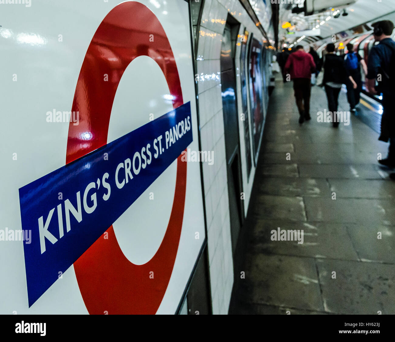 Kings cross sign tube hi-res stock photography and images - Alamy