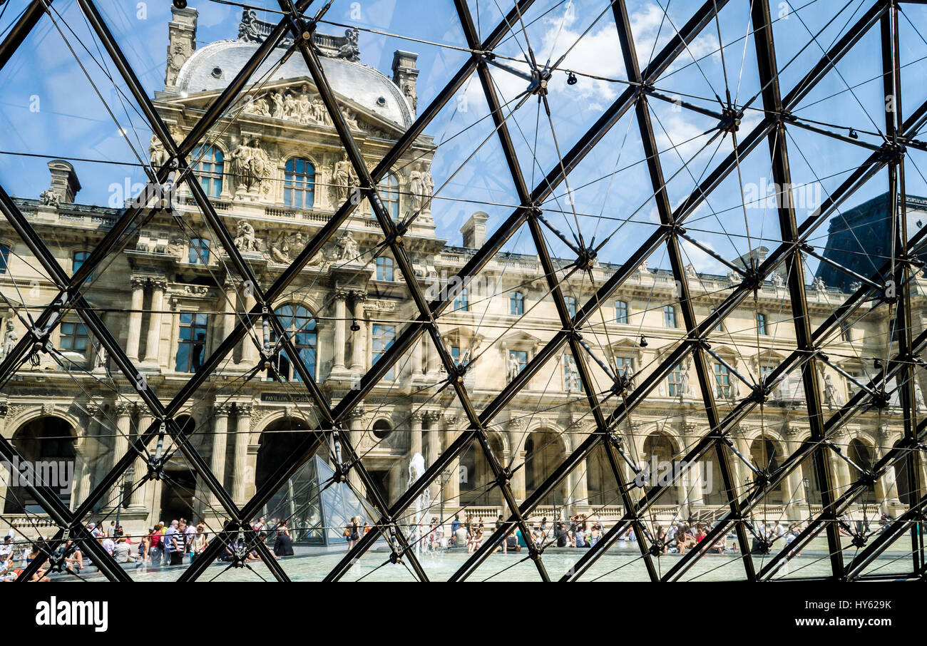 Im pei the louvre pyramid hi-res stock photography and images - Alamy