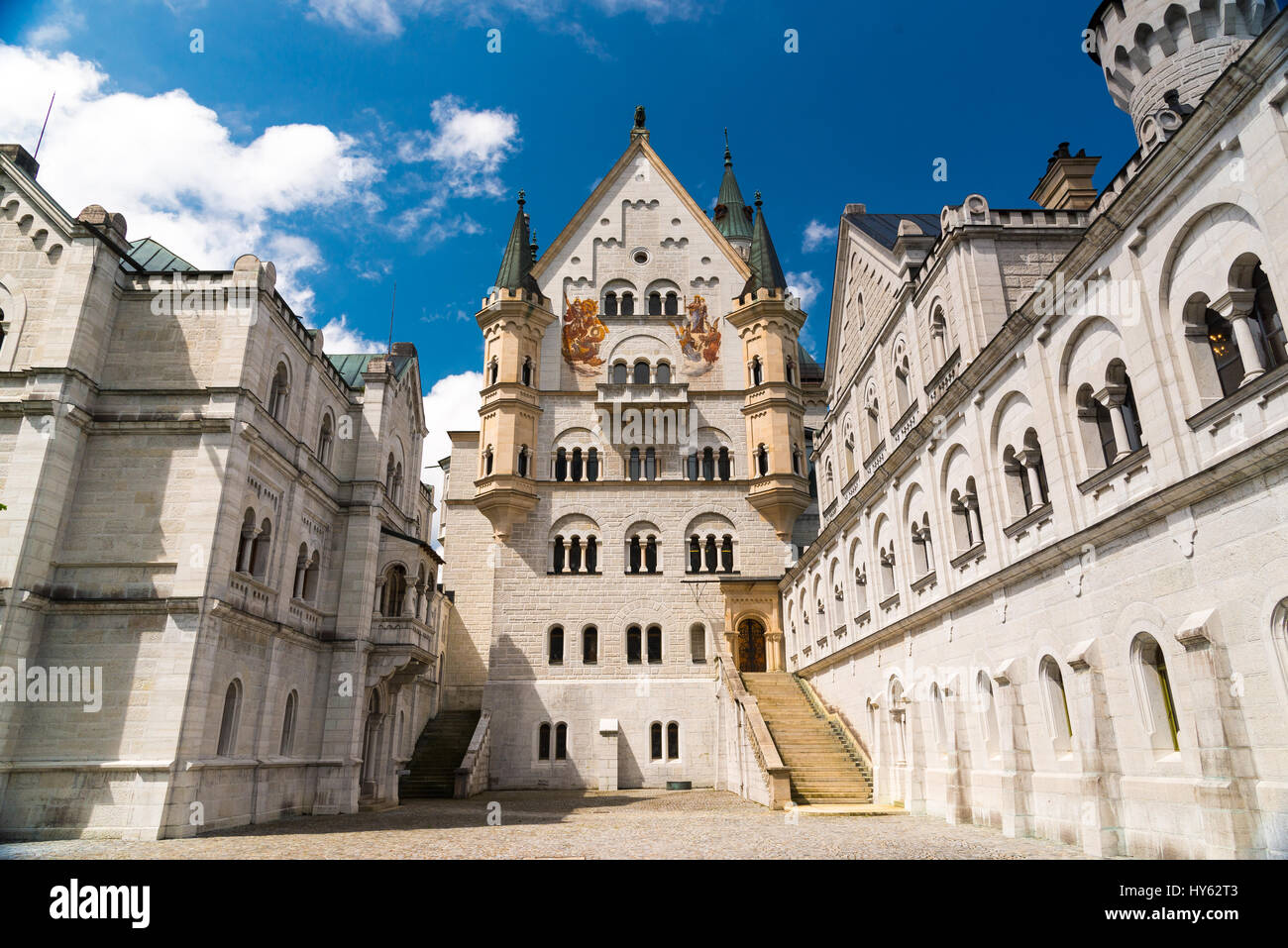 The magnificent New Swan Stone Castle - Schloss Neuschwanstein perched ...