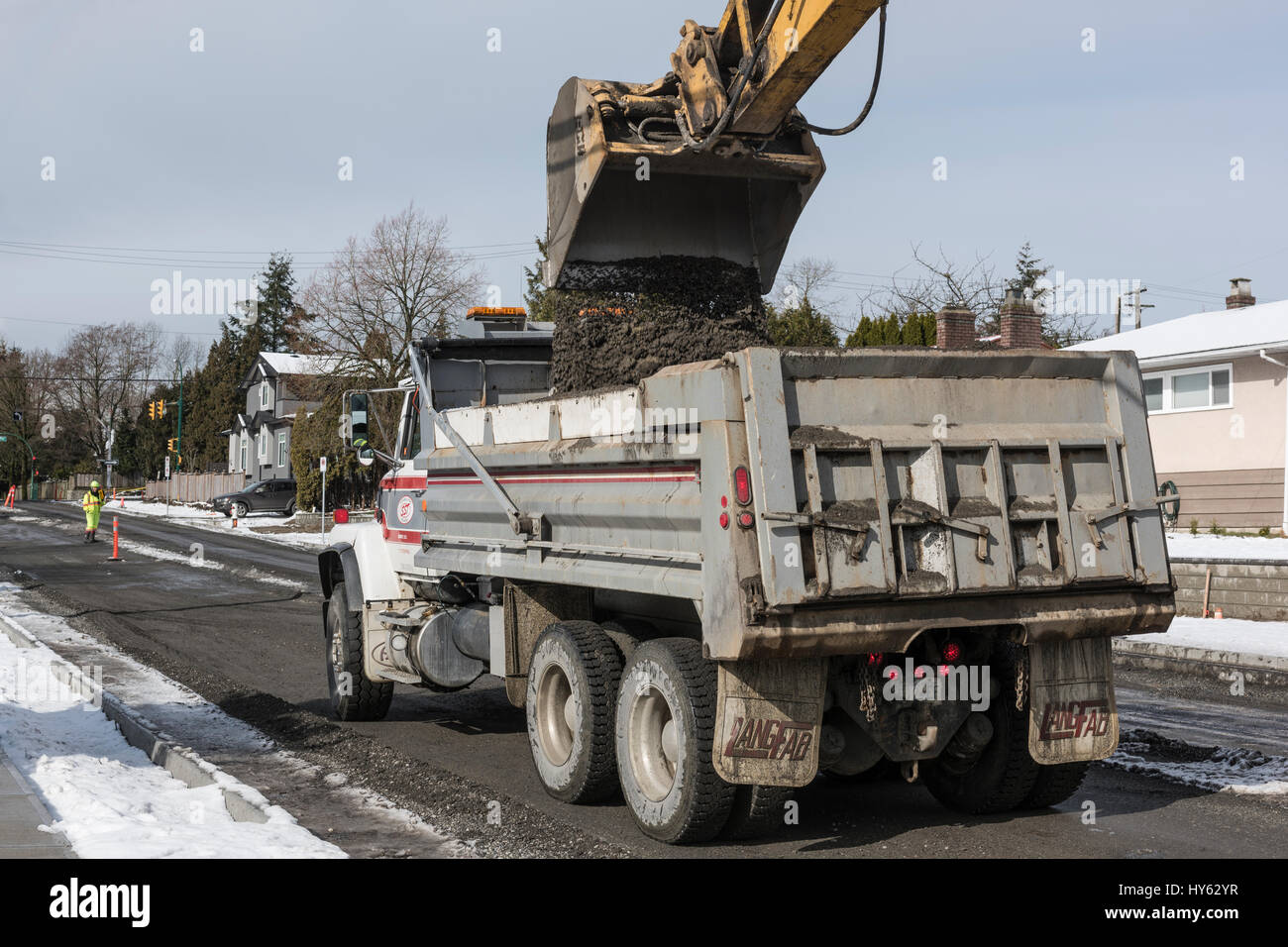 Excavator loading hi-res stock photography and images - Alamy