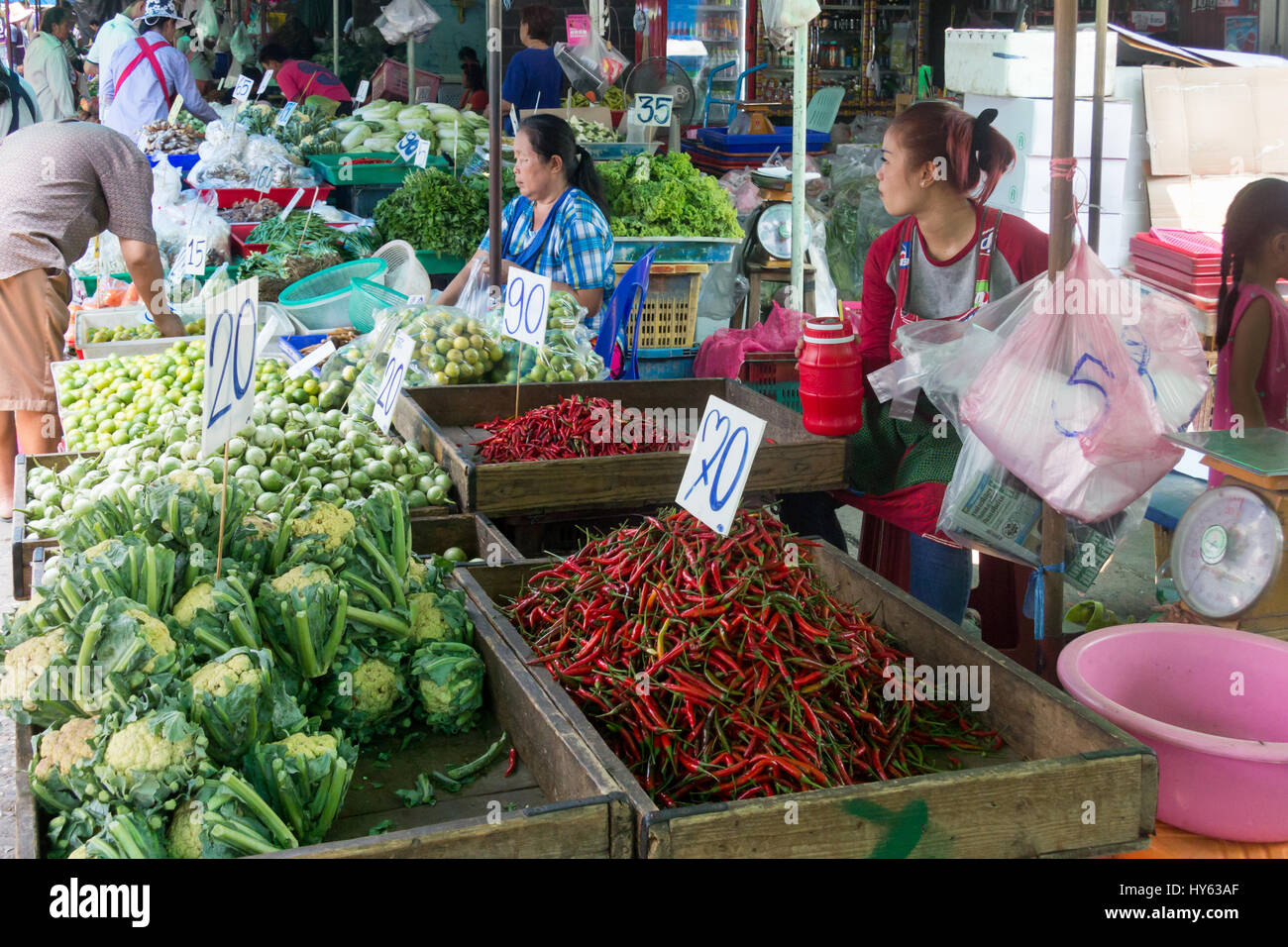Vegetable vendor hi-res stock photography and images - Alamy