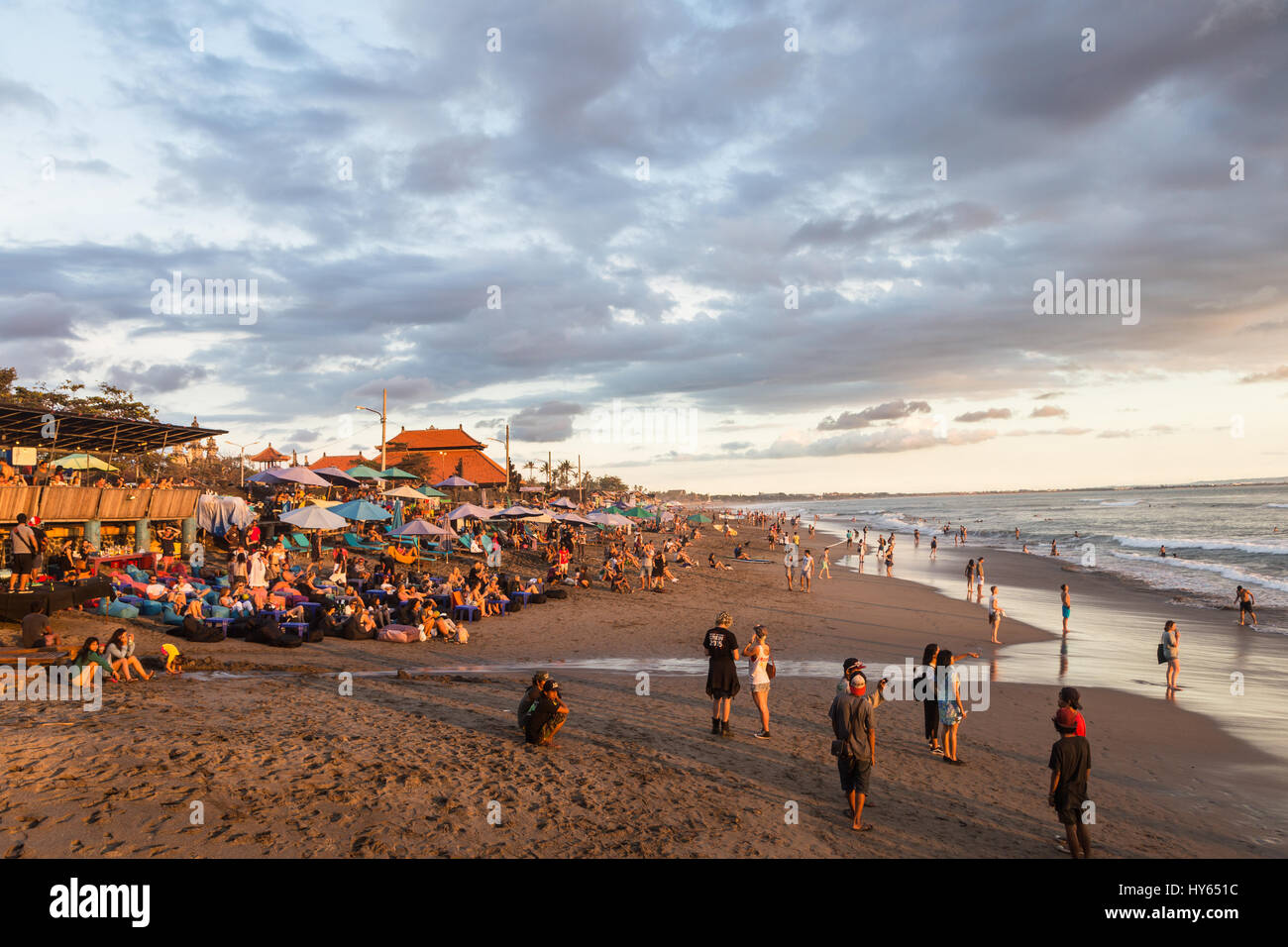 Crowded beach asia hi-res stock photography and images - Alamy