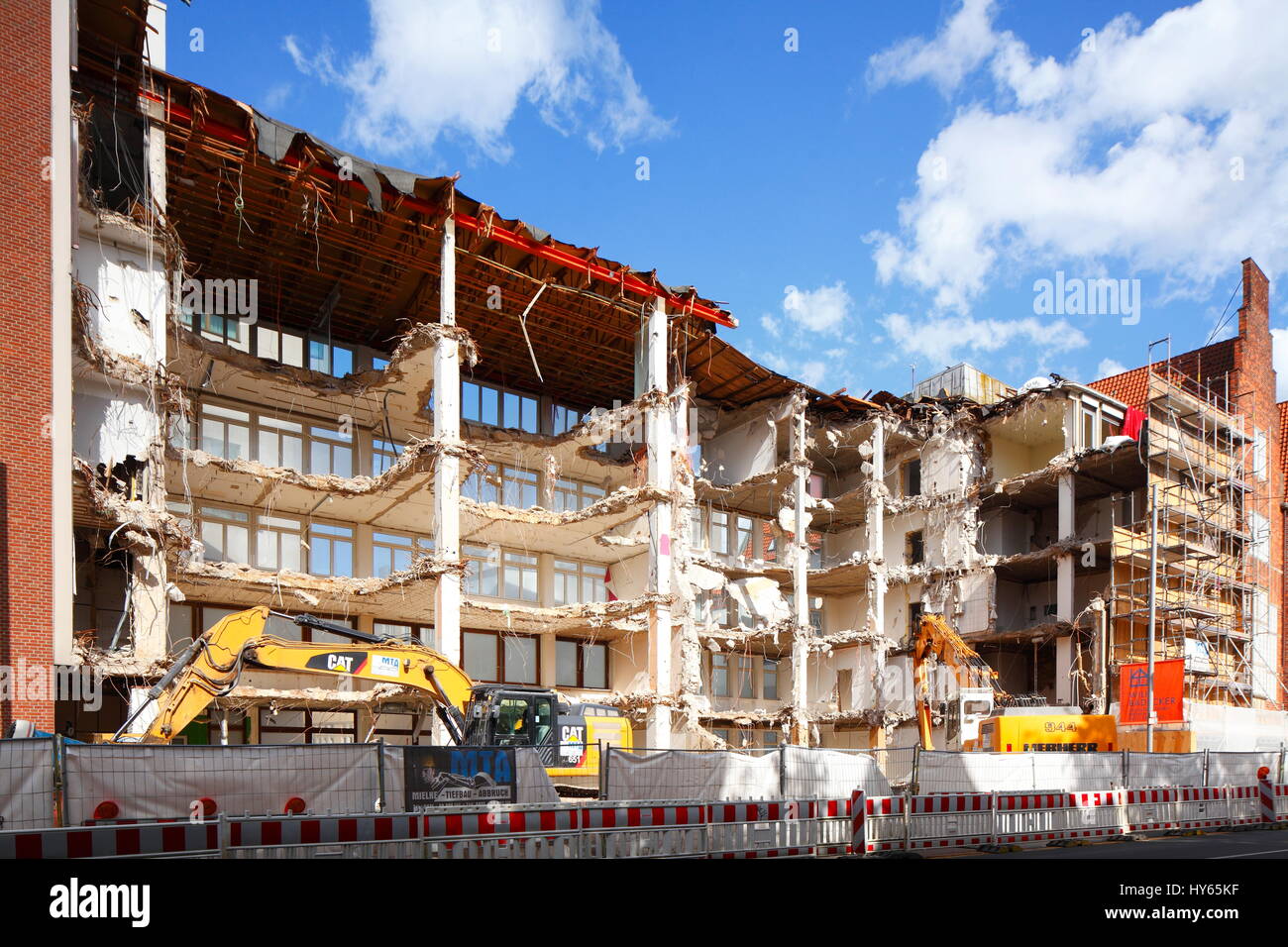 Condemned buildings hi-res stock photography and images - Alamy