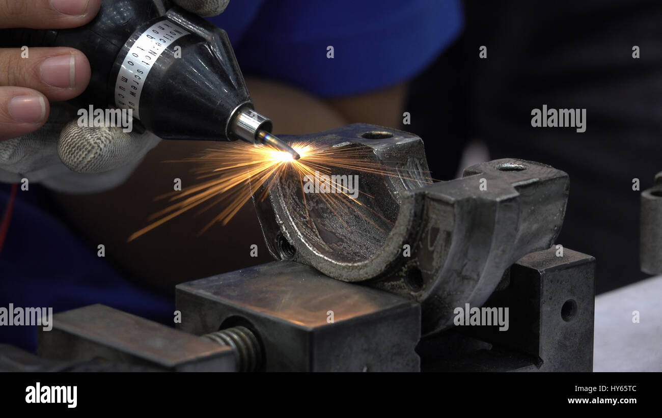 Close up handle grinding machine for polishing metal of automotive ...