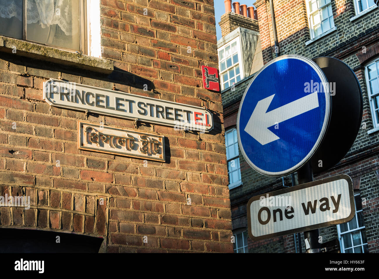 Dual language sign hi-res stock photography and images - Alamy