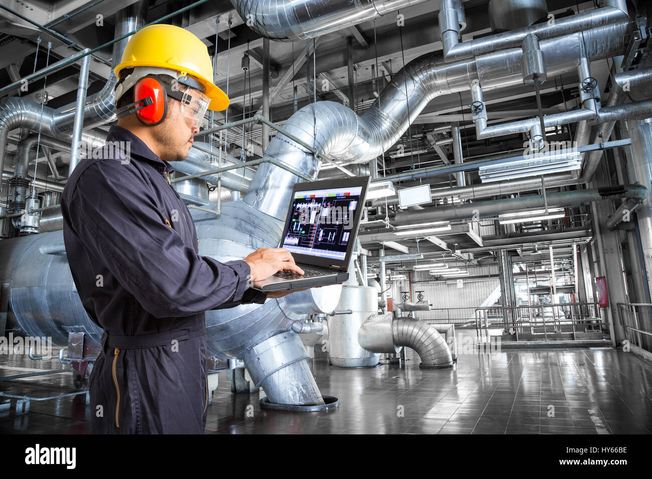 Engineer using laptop hi-res stock photography and images - Alamy