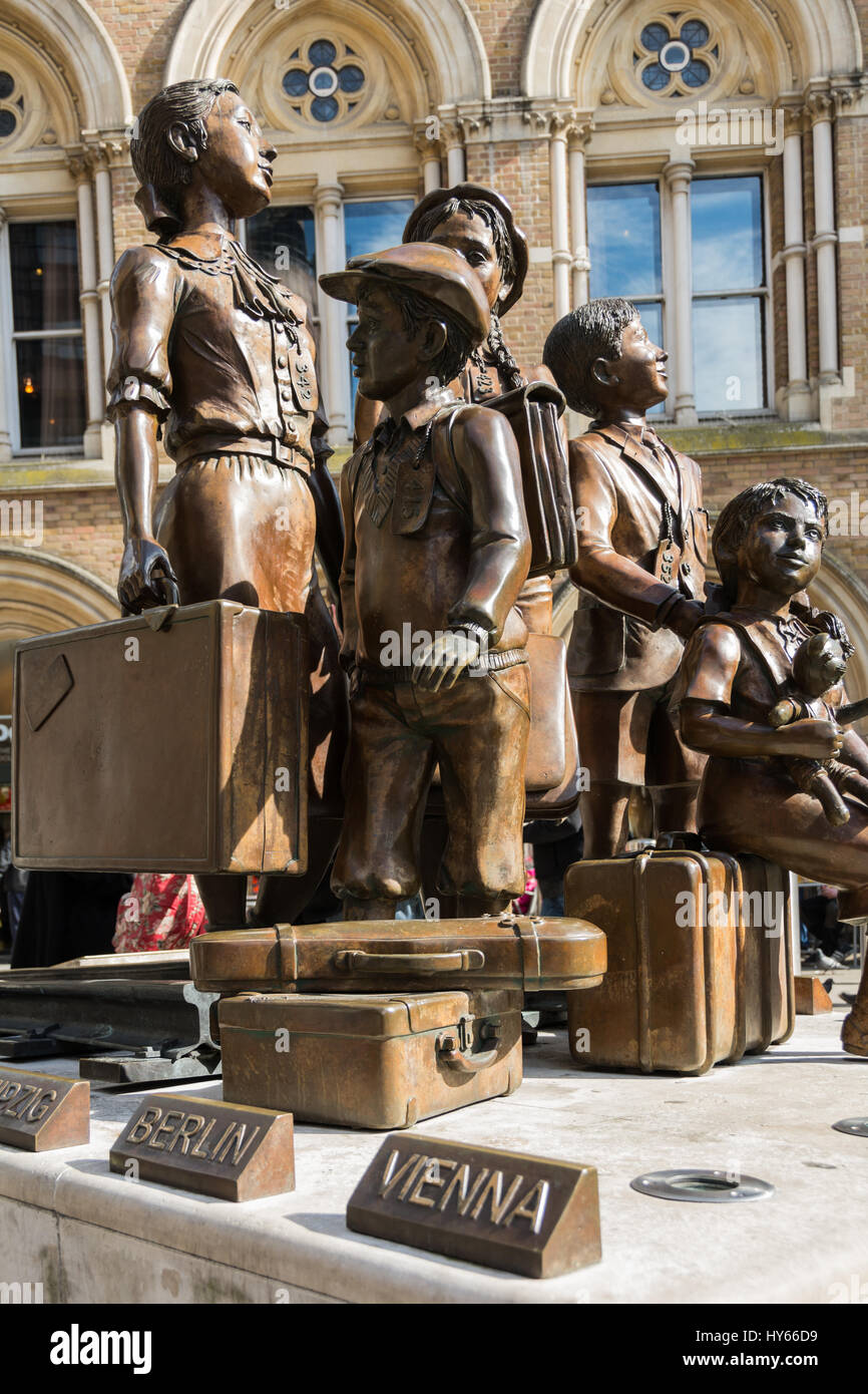 Frank Meisler's Kinder transport memorial outside Liverpool Street ...