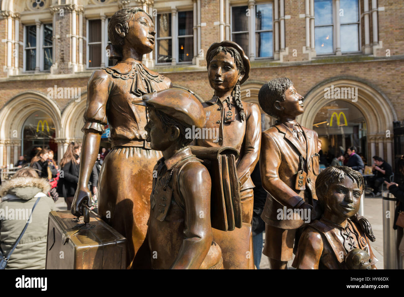 Frank Meisler's Kinder transport memorial outside Liverpool Street ...