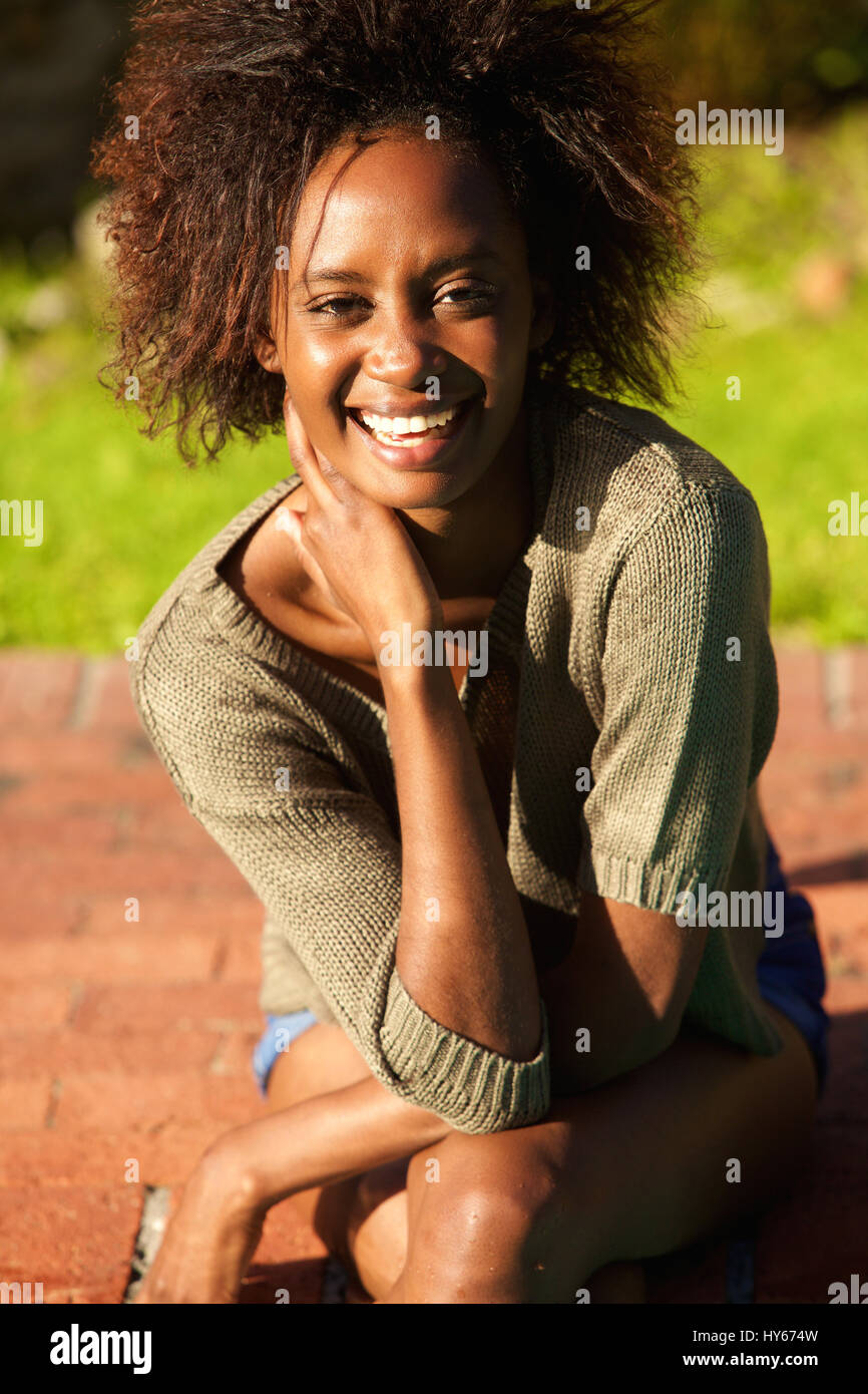 Black woman smiling hi-res stock photography and images - Alamy